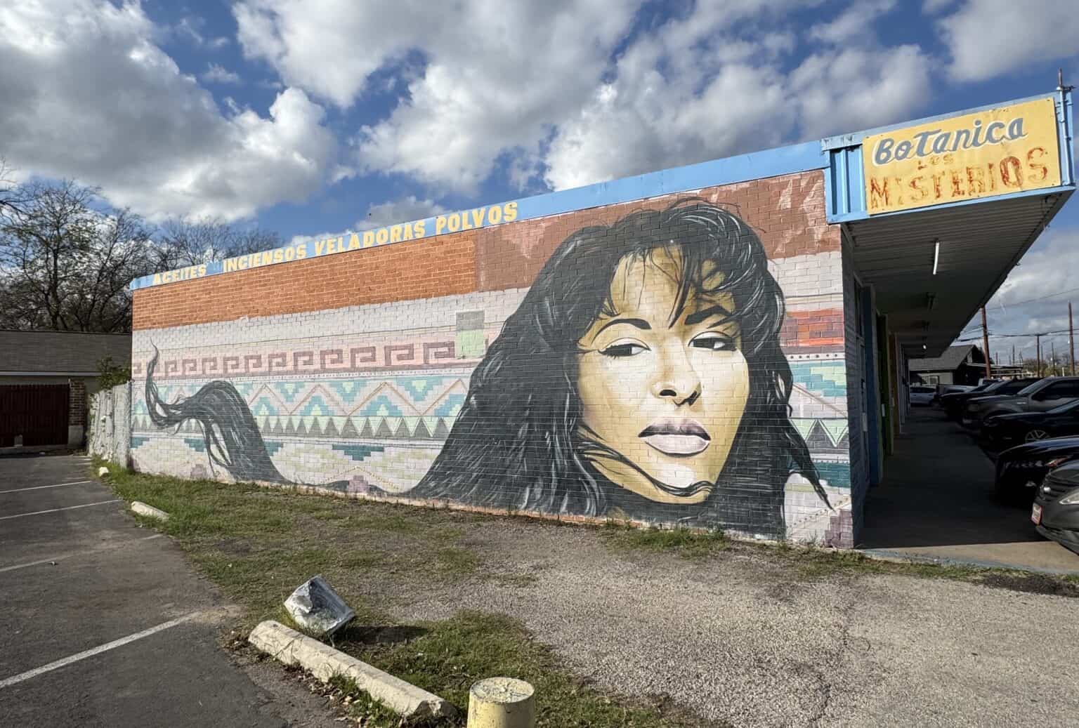 5 Places to Honor Selena in Texas - TLM