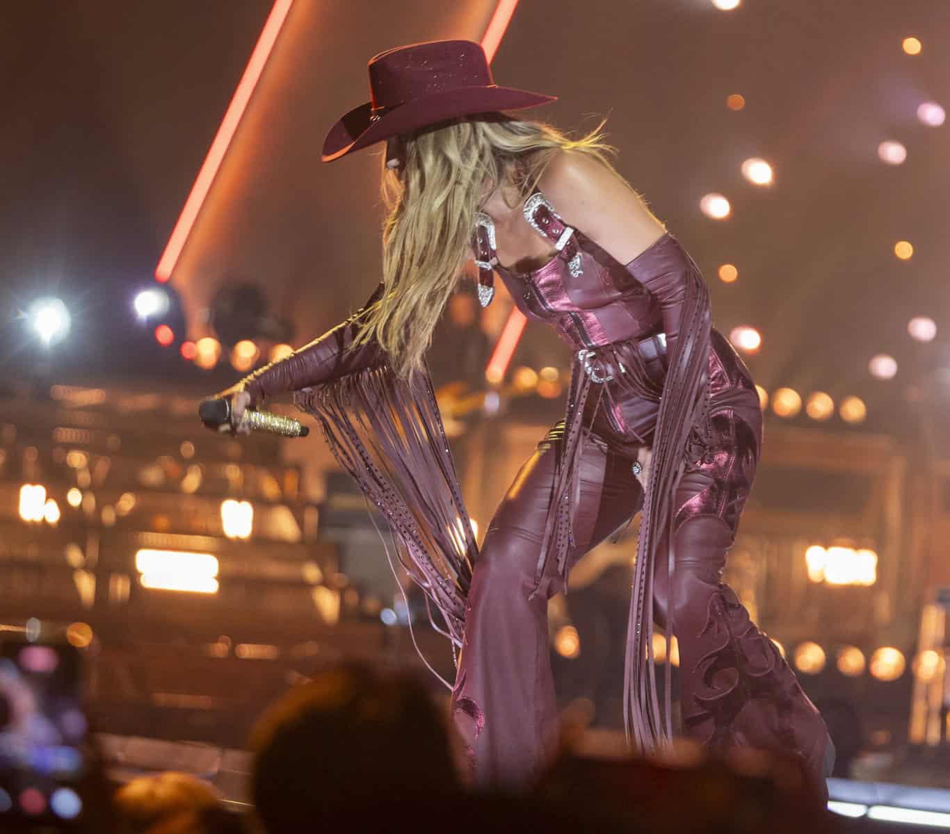 Lainey Wilson Brings Whirlwind Tour to Austin with Drake Milligan ...